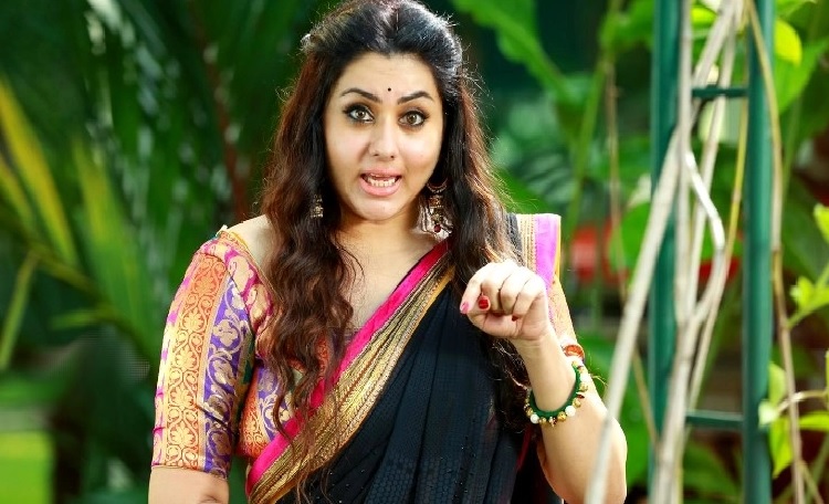 உடல் எடை அதிகரிப்பால் மன வேதனை அடைந்தேன் - நடிகை நமீதா!! - Seithipunal